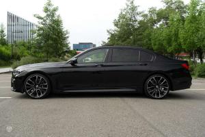 Black BMW 740 2017 in Vilnius, with an engine capacity of 3.00 L and mileage of 137 thousand km for 26000 €, photo 14 on AUTOMOTO.COM.LV