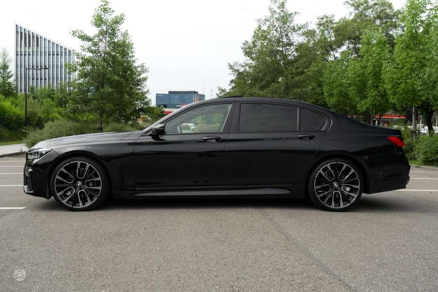 Black BMW 740 2017 in Vilnius, with an engine capacity of 3.00 L and mileage of 137 thousand km for 26000 €, photo 14 on AUTOMOTO.COM.LV