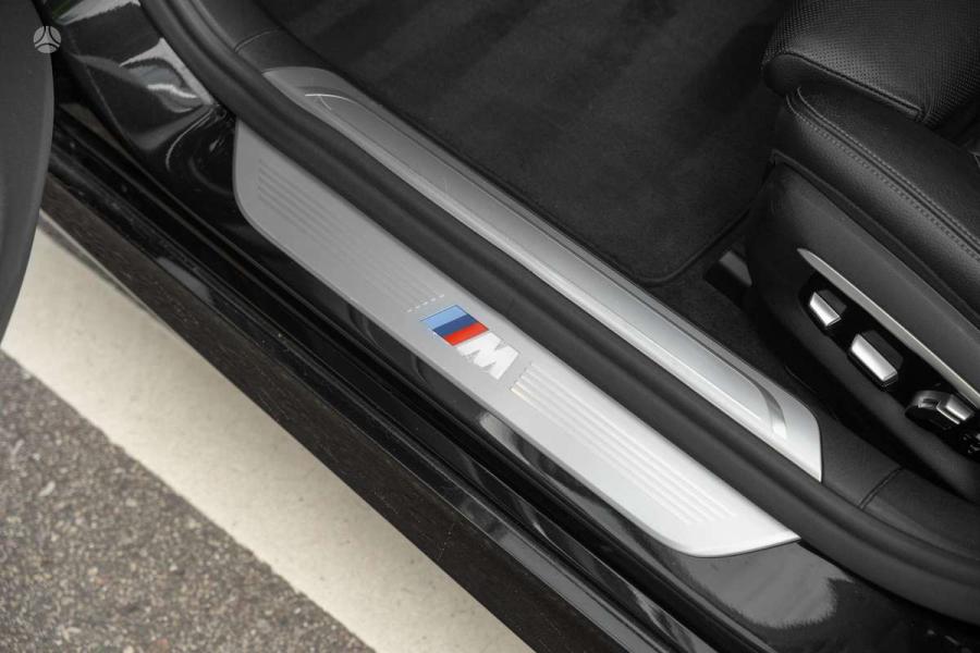 Black BMW 740 2017 in Vilnius, with an engine capacity of 3.00 L and mileage of 137 thousand km for 26000 €, photo 18 on AUTOMOTO.COM.LV