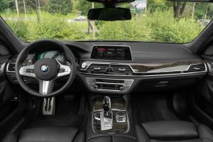 Black BMW 740 2017 in Vilnius, with an engine capacity of 3.00 L and mileage of 137 thousand km for 26000 €, photo 20 on AUTOMOTO.COM.LV
