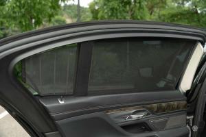 Black BMW 740 2017 in Vilnius, with an engine capacity of 3.00 L and mileage of 137 thousand km for 26000 €, photo 24 on AUTOMOTO.COM.LV