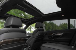 Black BMW 740 2017 in Vilnius, with an engine capacity of 3.00 L and mileage of 137 thousand km for 26000 €, photo 26 on AUTOMOTO.COM.LV