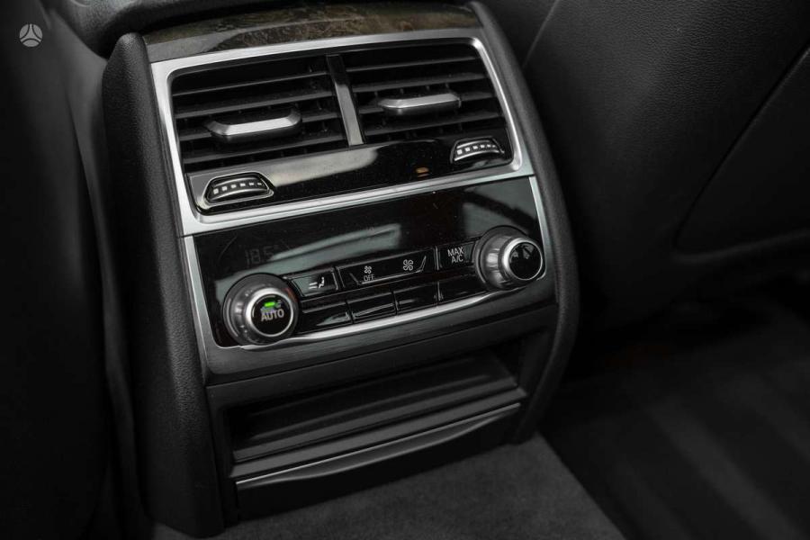 Black BMW 740 2017 in Vilnius, with an engine capacity of 3.00 L and mileage of 137 thousand km for 26000 €, photo 28 on AUTOMOTO.COM.LV