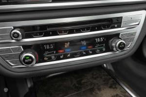 Black BMW 740 2017 in Vilnius, with an engine capacity of 3.00 L and mileage of 137 thousand km for 26000 €, photo 35 on AUTOMOTO.COM.LV