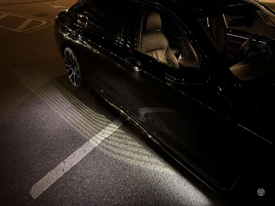Black BMW 740 2017 in Vilnius, with an engine capacity of 3.00 L and mileage of 137 thousand km for 26000 €, photo 41 on AUTOMOTO.COM.LV