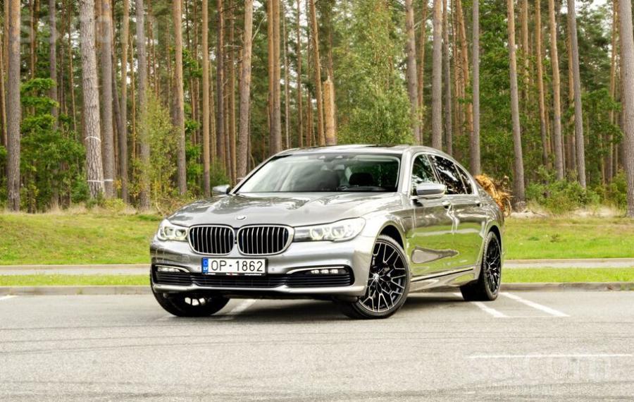 Black BMW 740 2017 in Riga, with an engine capacity of 2.00 L and mileage of 202 thousand km for 21990 €, photo 1 on AUTOMOTO.COM.LV
