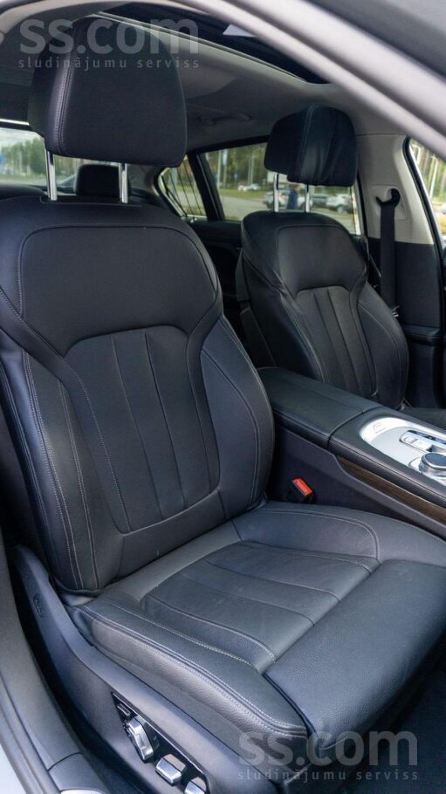 Black BMW 740 2017 in Riga, with an engine capacity of 2.00 L and mileage of 202 thousand km for 21990 €, photo 29 on AUTOMOTO.COM.LV