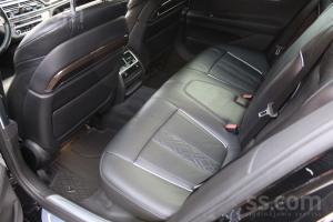 Black BMW 740 2018 in Liepaja, with an engine capacity of 3.00 L and mileage of 118 thousand km for 32500 €, photo 8 on AUTOMOTO.COM.LV