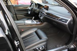 Black BMW 740 2018 in Liepaja, with an engine capacity of 3.00 L and mileage of 118 thousand km for 32500 €, photo 10 on AUTOMOTO.COM.LV