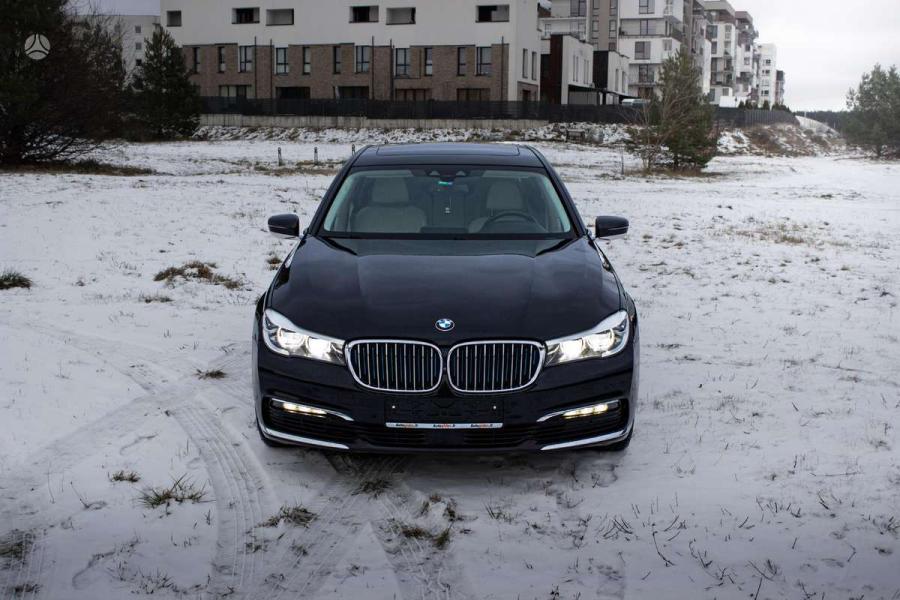 Melns BMW 740 2018 Viļņa, ar dzinēja tilpumu 2.00 L un nobraukumu 221 tūkst. km par 25000 €, foto 2 vietnē AUTOMOTO.COM.LV