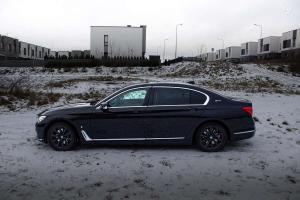 Melns BMW 740 2018 Viļņa, ar dzinēja tilpumu 2.00 L un nobraukumu 221 tūkst. km par 25000 €, foto 5 vietnē AUTOMOTO.COM.LV