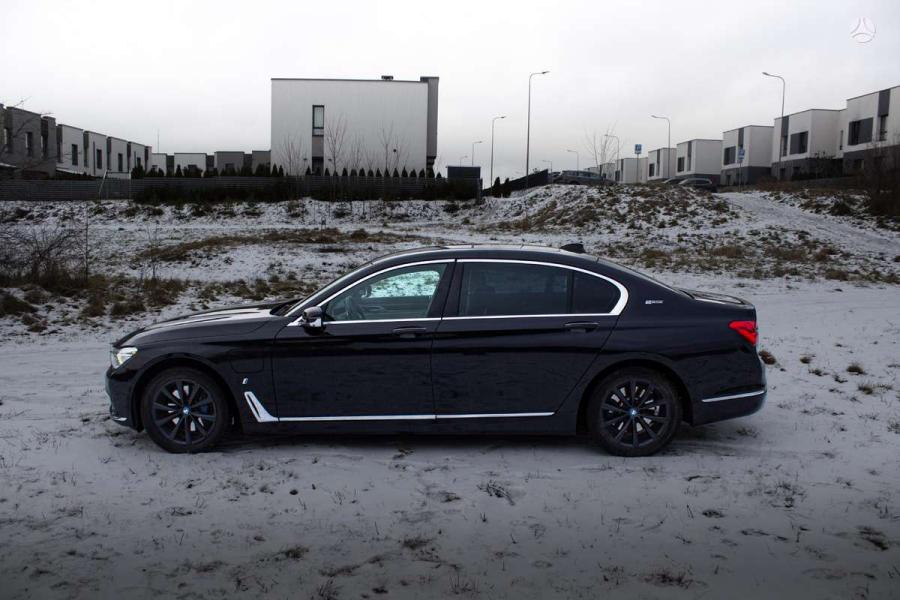 Melns BMW 740 2018 Viļņa, ar dzinēja tilpumu 2.00 L un nobraukumu 221 tūkst. km par 25000 €, foto 5 vietnē AUTOMOTO.COM.LV