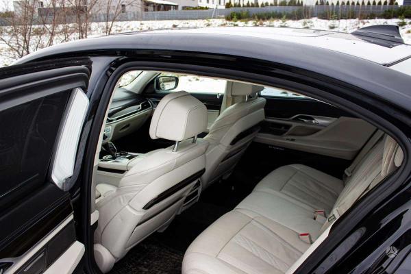 Melns BMW 740 2018 Viļņa, ar dzinēja tilpumu 2.00 L un nobraukumu 221 tūkst. km par 25000 €, foto 11 vietnē AUTOMOTO.COM.LV