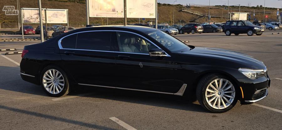 Black BMW 740 2018 in Vilnius, with an engine capacity of 3.00 L and mileage of 168 thousand km for 20950 €, photo 4 on AUTOMOTO.COM.LV