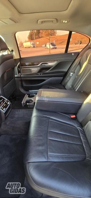 Melns BMW 740 2018 Viļņa, ar dzinēja tilpumu 3.00 L un nobraukumu 169 tūkst. km par 19999 €, foto 17 vietnē AUTOMOTO.COM.LV