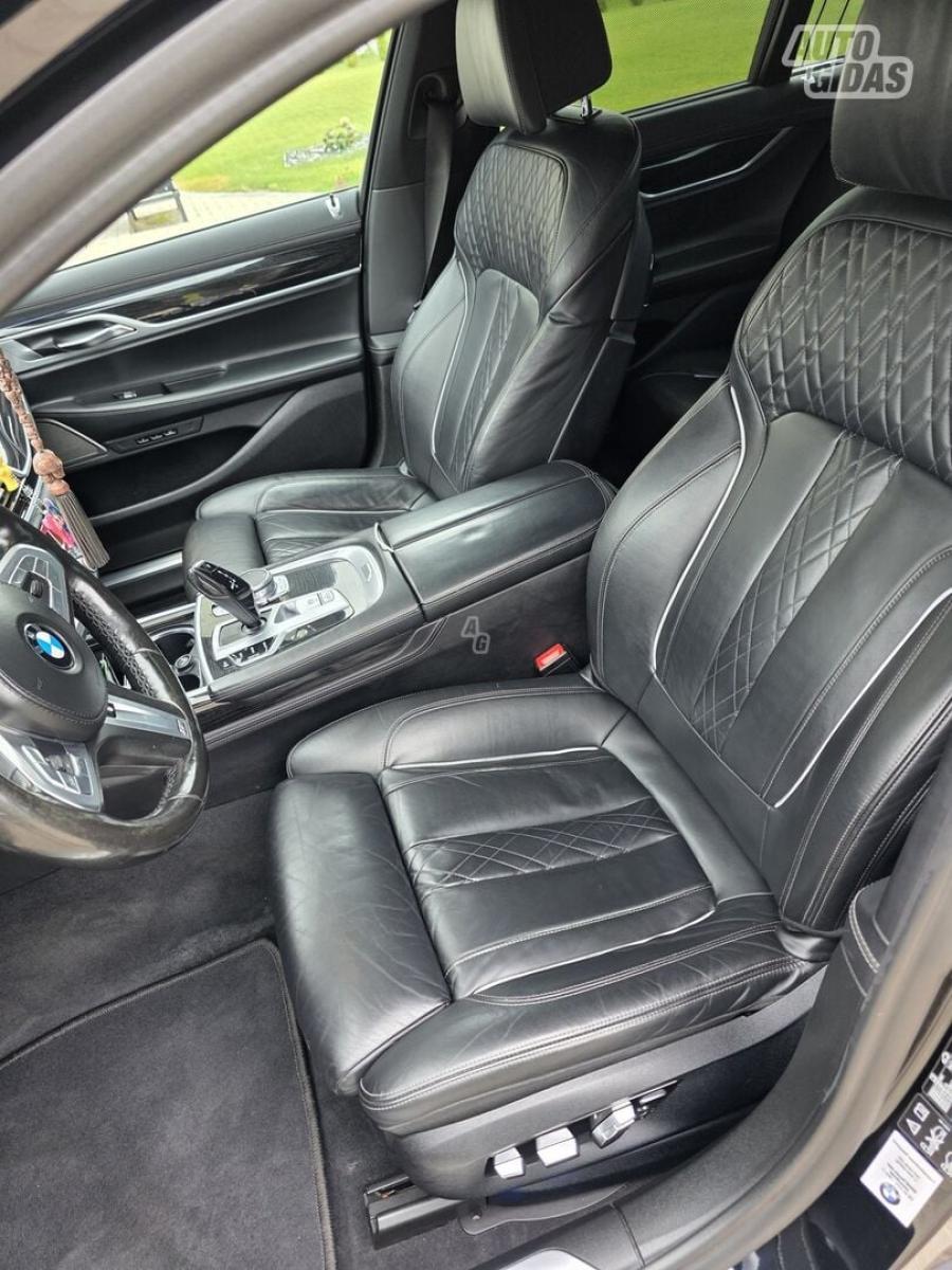 Melns BMW 740 2018 Mažeikiai, ar dzinēja tilpumu 3.00 L un nobraukumu 303 tūkst. km par 26800 €, foto 16 vietnē AUTOMOTO.COM.LV