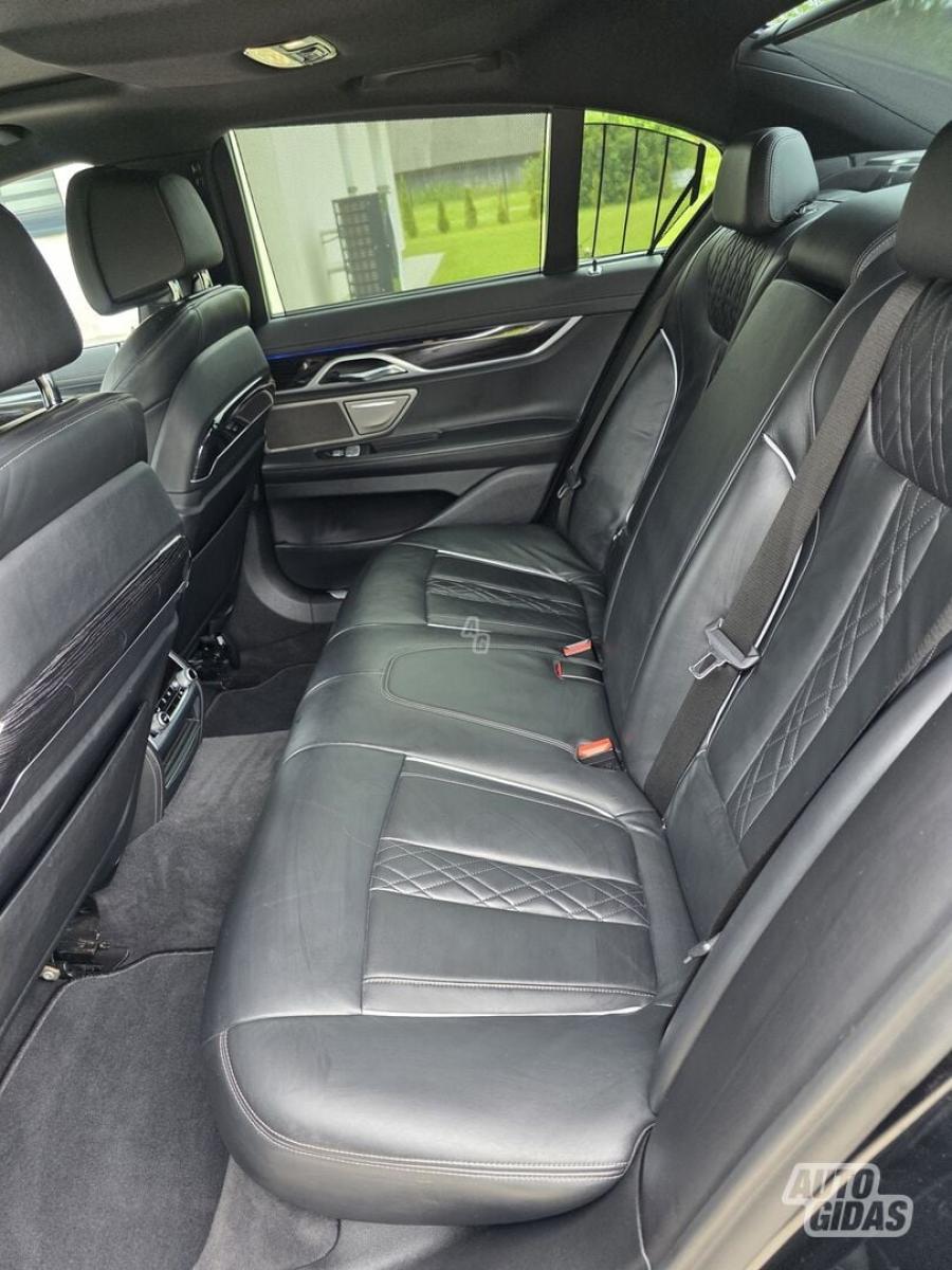 Melns BMW 740 2018 Mažeikiai, ar dzinēja tilpumu 3.00 L un nobraukumu 303 tūkst. km par 26800 €, foto 18 vietnē AUTOMOTO.COM.LV