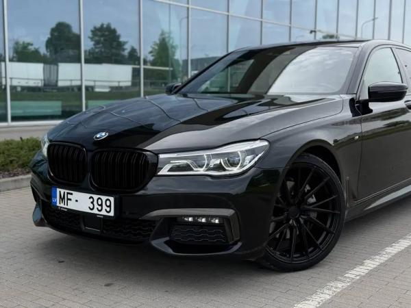 Black BMW 740 2018 in Rezekne, with an engine capacity of 3.00 L and mileage of 221 thousand km for 29990 €, photo 3 on AUTOMOTO.COM.LV