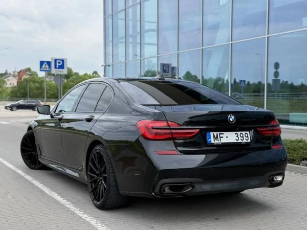 Black BMW 740 2018 in Rezekne, with an engine capacity of 3.00 L and mileage of 221 thousand km for 29990 €, photo 5 on AUTOMOTO.COM.LV