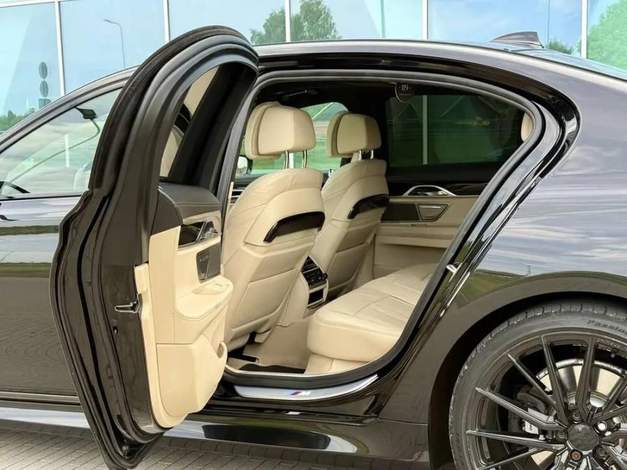 Melns BMW 740 2018 Rēzekne, ar dzinēja tilpumu 3.00 L un nobraukumu 221 tūkst. km par 29990 €, foto 11 vietnē AUTOMOTO.COM.LV