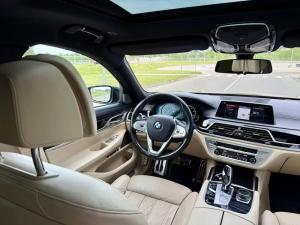 Melns BMW 740 2018 Rēzekne, ar dzinēja tilpumu 3.00 L un nobraukumu 221 tūkst. km par 29990 €, foto 14 vietnē AUTOMOTO.COM.LV