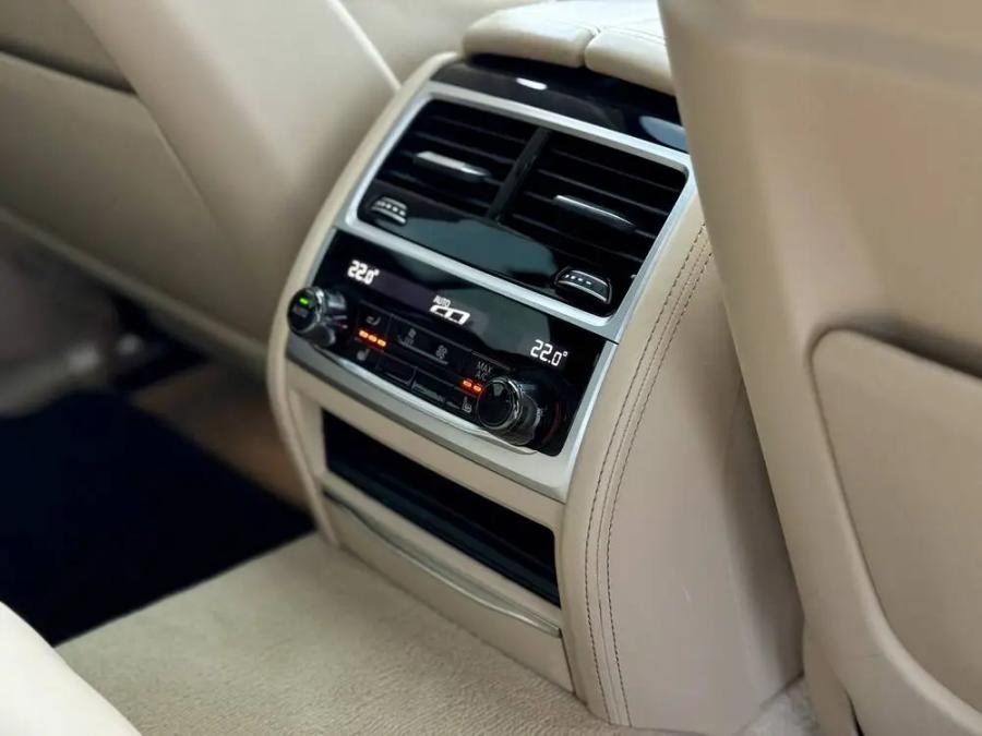 Melns BMW 740 2018 Rēzekne, ar dzinēja tilpumu 3.00 L un nobraukumu 221 tūkst. km par 29990 €, foto 21 vietnē AUTOMOTO.COM.LV