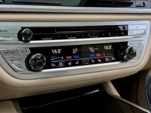 Melns BMW 740 2018 Rēzekne, ar dzinēja tilpumu 3.00 L un nobraukumu 221 tūkst. km par 29990 €, foto 24 vietnē AUTOMOTO.COM.LV