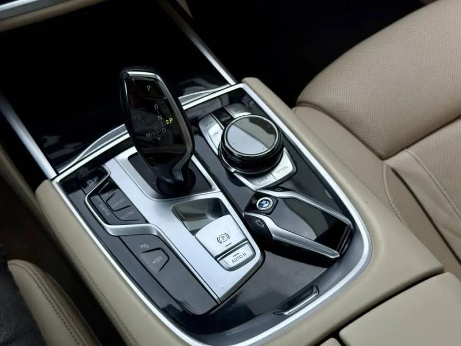 Melns BMW 740 2018 Rēzekne, ar dzinēja tilpumu 3.00 L un nobraukumu 221 tūkst. km par 29990 €, foto 27 vietnē AUTOMOTO.COM.LV