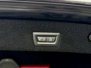 Melns BMW 740 2018 Rēzekne, ar dzinēja tilpumu 3.00 L un nobraukumu 221 tūkst. km par 29990 €, foto 32 vietnē AUTOMOTO.COM.LV