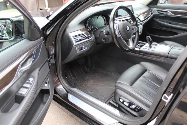 Black BMW 740 2018 in Liepaja, with an engine capacity of 3.00 L and mileage of 120 thousand km for 29500 €, photo 7 on AUTOMOTO.COM.LV