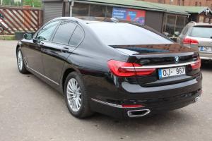 Black BMW 740 2018 in Liepaja, with an engine capacity of 3.00 L and mileage of 120 thousand km for 29500 €, photo 4 on AUTOMOTO.COM.LV