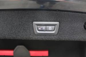 Black BMW 740 2018 in Liepaja, with an engine capacity of 3.00 L and mileage of 120 thousand km for 29500 €, photo 7 on AUTOMOTO.COM.LV