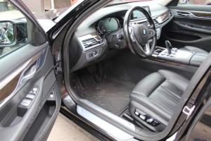 Black BMW 740 2018 in Liepaja, with an engine capacity of 3.00 L and mileage of 120 thousand km for 29500 €, photo 8 on AUTOMOTO.COM.LV