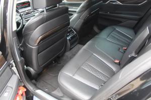 Black BMW 740 2018 in Liepaja, with an engine capacity of 3.00 L and mileage of 120 thousand km for 29500 €, photo 9 on AUTOMOTO.COM.LV