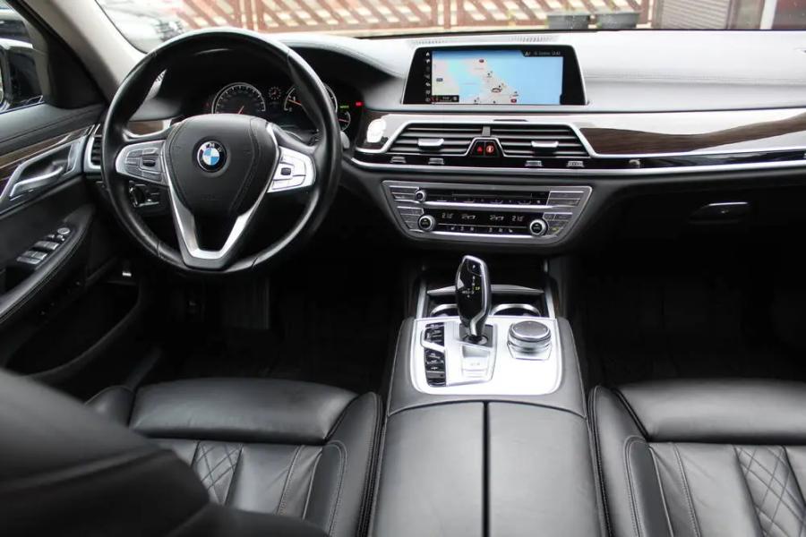 Black BMW 740 2018 in Liepaja, with an engine capacity of 3.00 L and mileage of 120 thousand km for 29500 €, photo 13 on AUTOMOTO.COM.LV