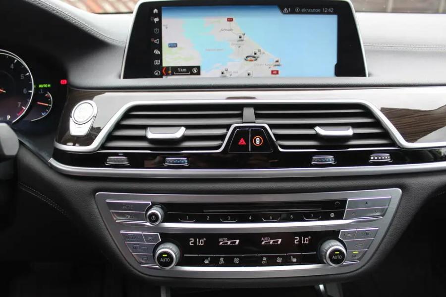 Black BMW 740 2018 in Liepaja, with an engine capacity of 3.00 L and mileage of 120 thousand km for 29500 €, photo 16 on AUTOMOTO.COM.LV