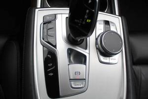 Black BMW 740 2018 in Liepaja, with an engine capacity of 3.00 L and mileage of 120 thousand km for 29500 €, photo 17 on AUTOMOTO.COM.LV