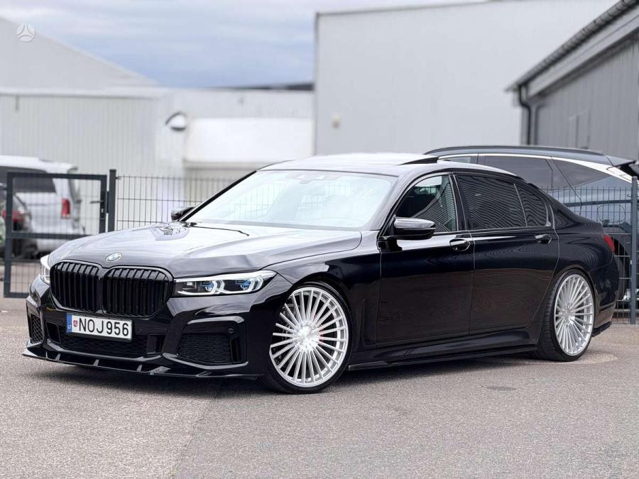 Black BMW 740 2018 in Vilnius, with an engine capacity of 3.00 L and mileage of 124 thousand km for 30900 €, photo 3 on AUTOMOTO.COM.LV