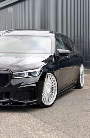 Black BMW 740 2018 in Vilnius, with an engine capacity of 3.00 L and mileage of 124 thousand km for 30900 €, photo 4 on AUTOMOTO.COM.LV