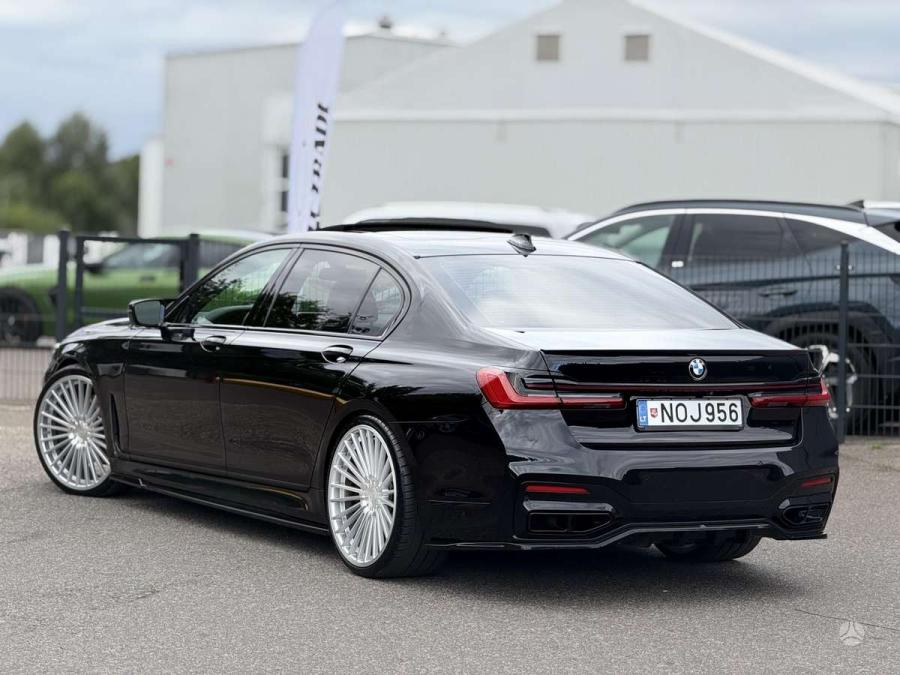 Black BMW 740 2018 in Vilnius, with an engine capacity of 3.00 L and mileage of 124 thousand km for 30900 €, photo 5 on AUTOMOTO.COM.LV