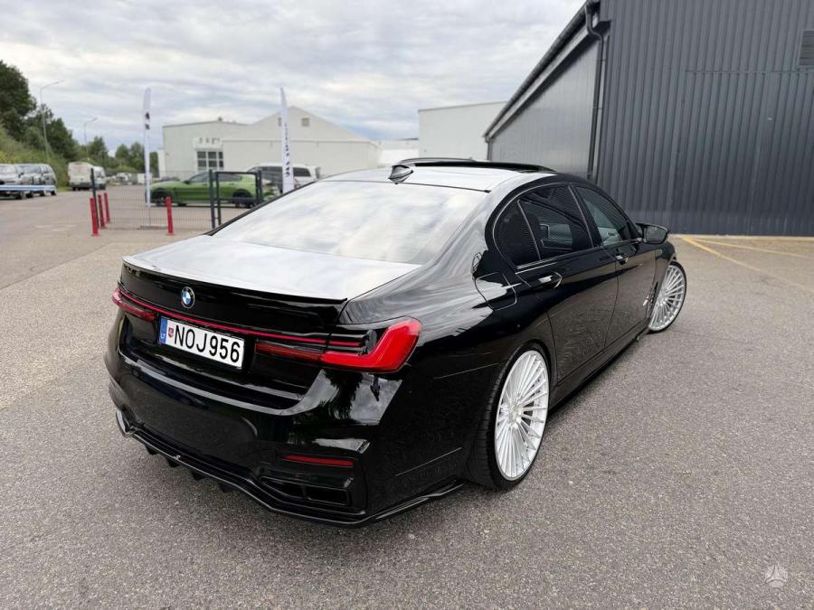 Black BMW 740 2018 in Vilnius, with an engine capacity of 3.00 L and mileage of 124 thousand km for 30900 €, photo 6 on AUTOMOTO.COM.LV