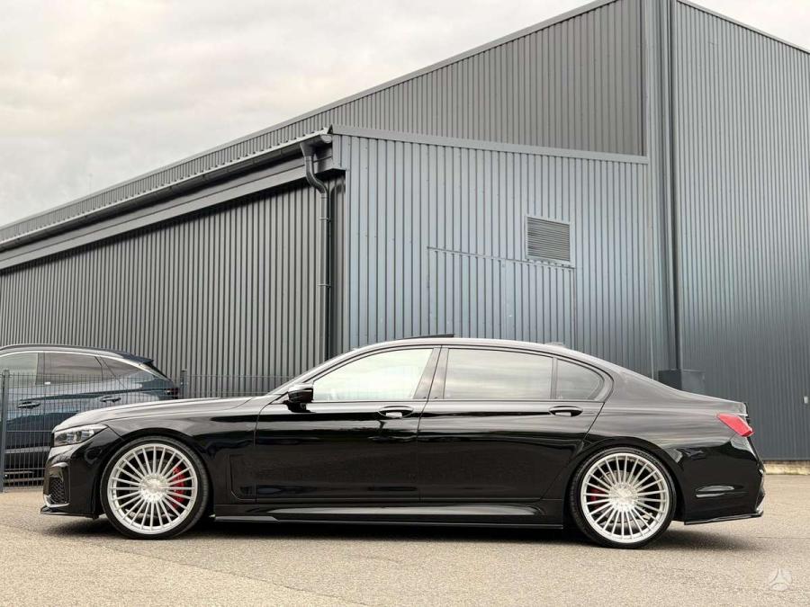 Black BMW 740 2018 in Vilnius, with an engine capacity of 3.00 L and mileage of 124 thousand km for 30900 €, photo 7 on AUTOMOTO.COM.LV