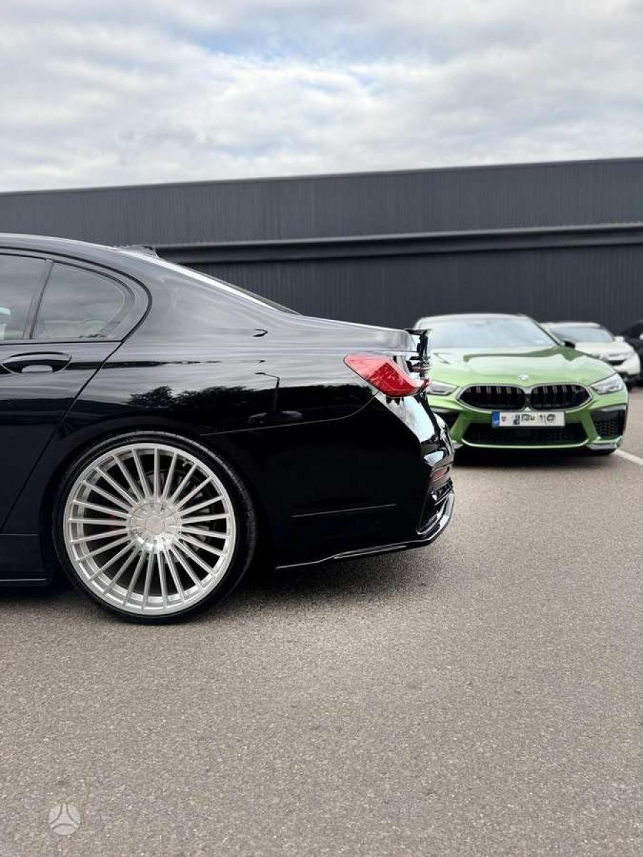 Black BMW 740 2018 in Vilnius, with an engine capacity of 3.00 L and mileage of 124 thousand km for 30900 €, photo 10 on AUTOMOTO.COM.LV