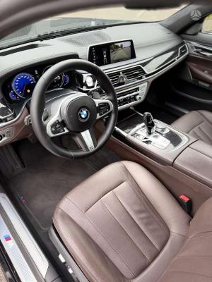 Black BMW 740 2018 in Vilnius, with an engine capacity of 3.00 L and mileage of 124 thousand km for 30900 €, photo 17 on AUTOMOTO.COM.LV
