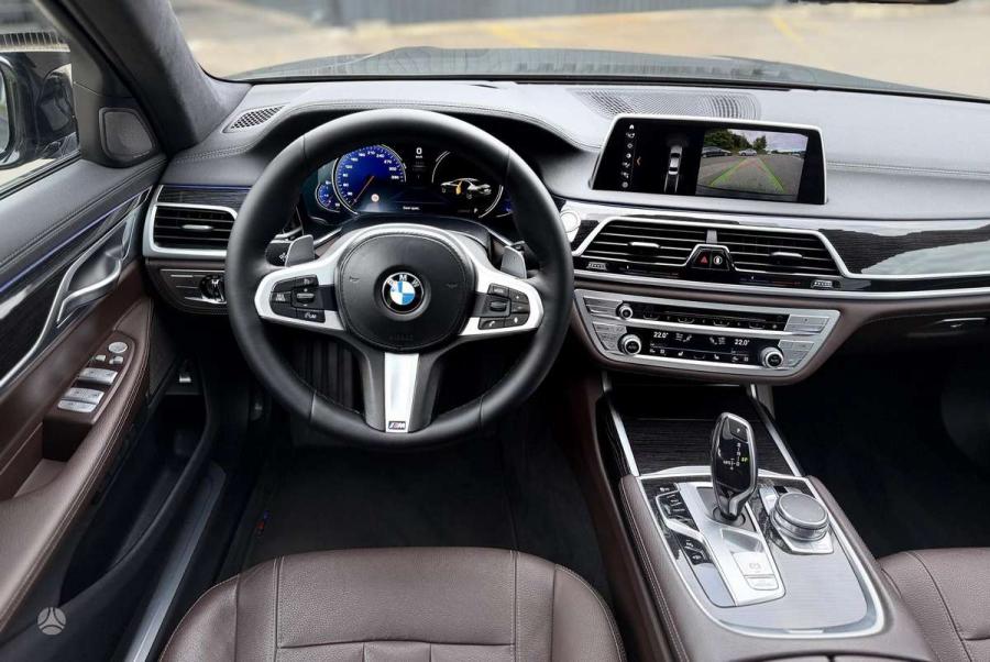 Black BMW 740 2018 in Vilnius, with an engine capacity of 3.00 L and mileage of 124 thousand km for 30900 €, photo 18 on AUTOMOTO.COM.LV