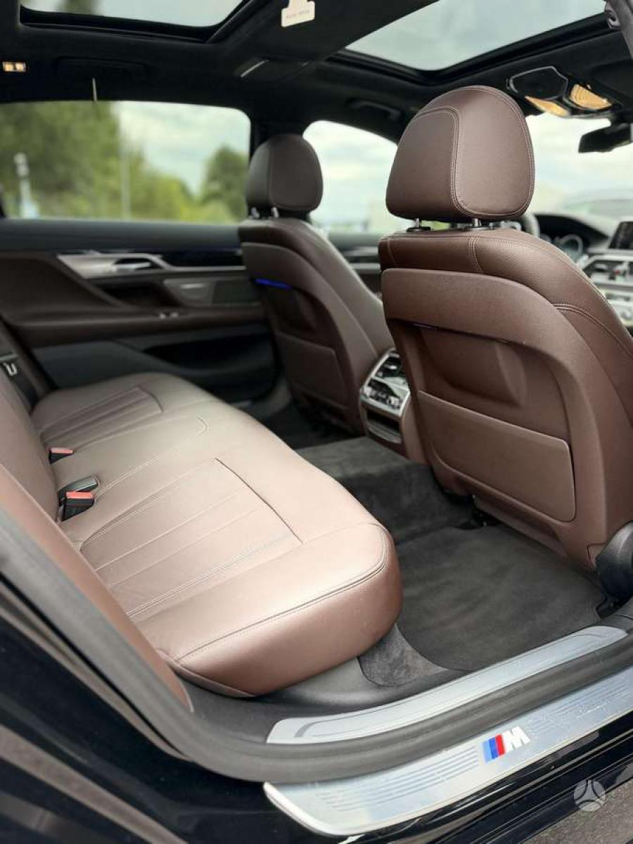Black BMW 740 2018 in Vilnius, with an engine capacity of 3.00 L and mileage of 124 thousand km for 30900 €, photo 21 on AUTOMOTO.COM.LV