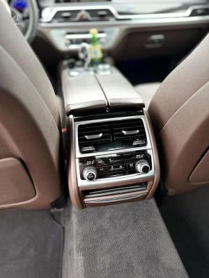 Black BMW 740 2018 in Vilnius, with an engine capacity of 3.00 L and mileage of 124 thousand km for 30900 €, photo 23 on AUTOMOTO.COM.LV