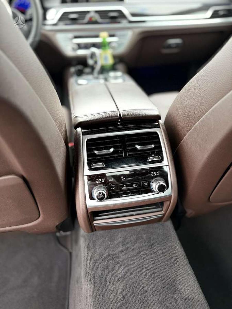 Black BMW 740 2018 in Vilnius, with an engine capacity of 3.00 L and mileage of 124 thousand km for 30900 €, photo 23 on AUTOMOTO.COM.LV