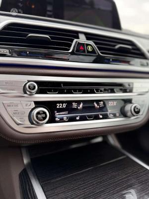 Black BMW 740 2018 in Vilnius, with an engine capacity of 3.00 L and mileage of 124 thousand km for 30900 €, photo 25 on AUTOMOTO.COM.LV