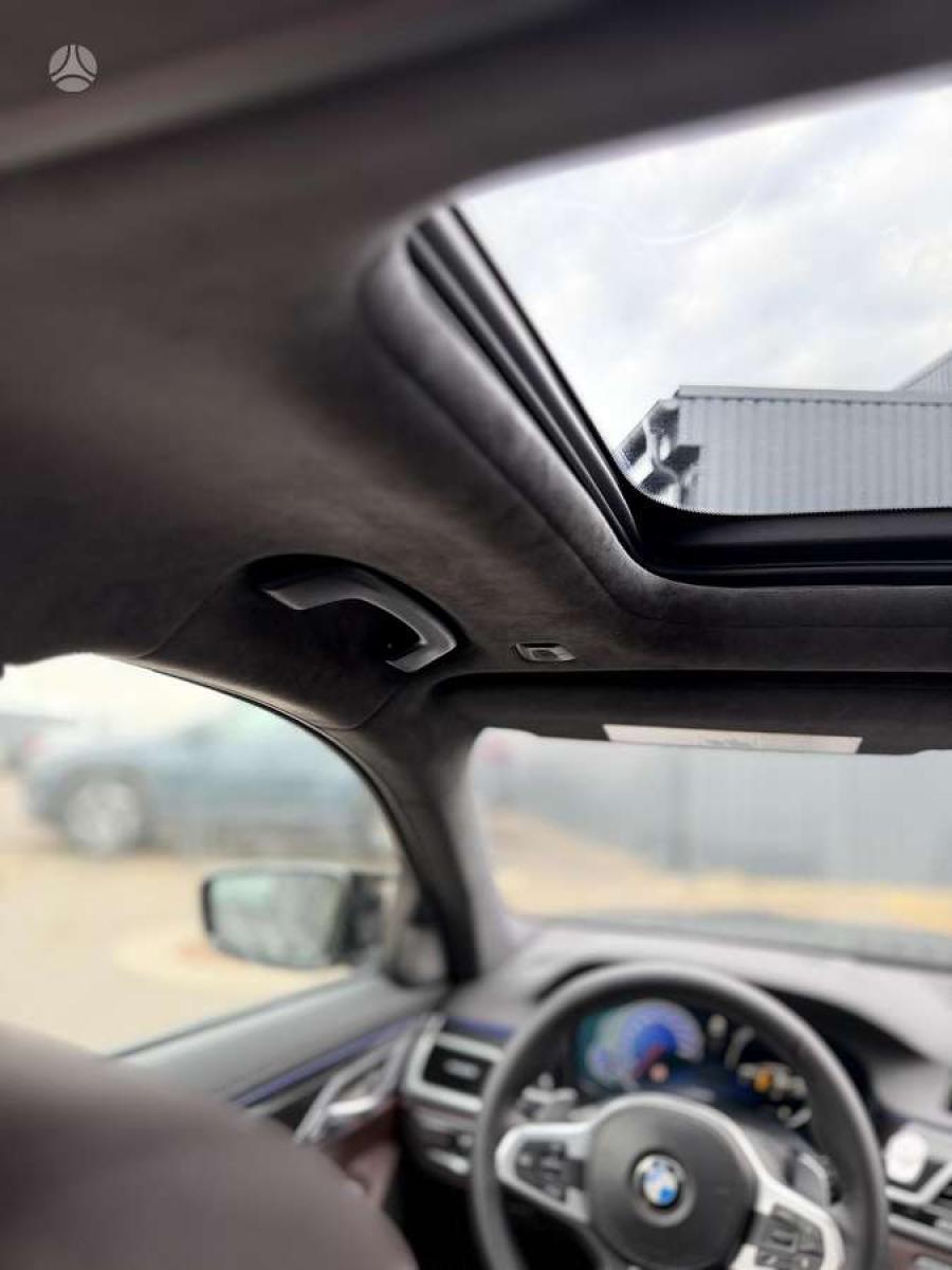 Black BMW 740 2018 in Vilnius, with an engine capacity of 3.00 L and mileage of 124 thousand km for 30900 €, photo 28 on AUTOMOTO.COM.LV